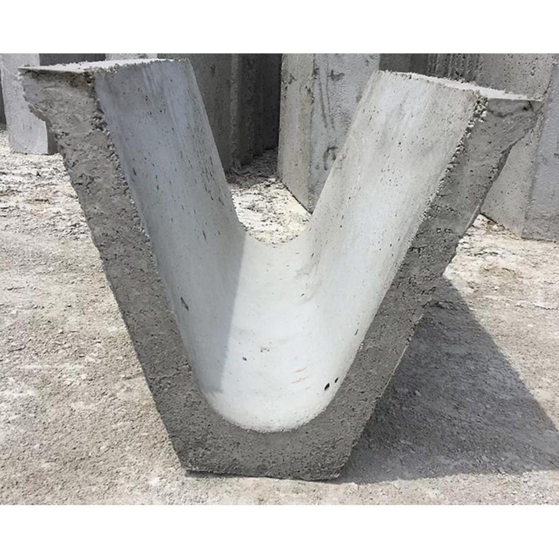 Precast Concrete V Block Drain 18'' (W) x 18'' (H) x 24'' (L) x 2.5 ...