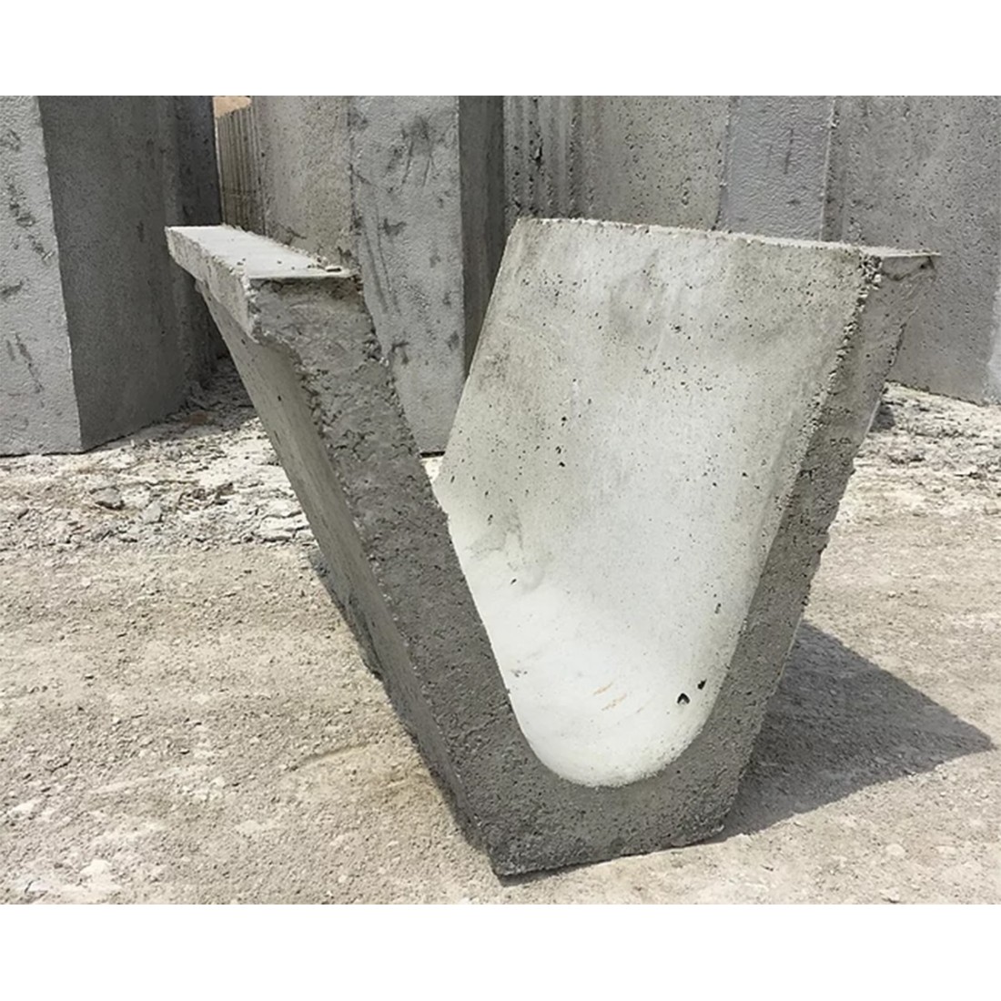 Precast Concrete V Block Drain 18'' (W) x 18'' (H) x 24'' (L) x 2.5 ...
